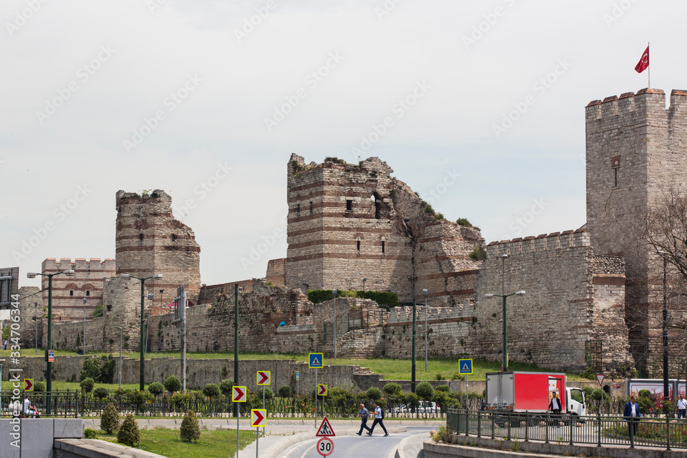 ภาพถ่าย Stock The old walls of Emperor Theodosius for the defense of ...