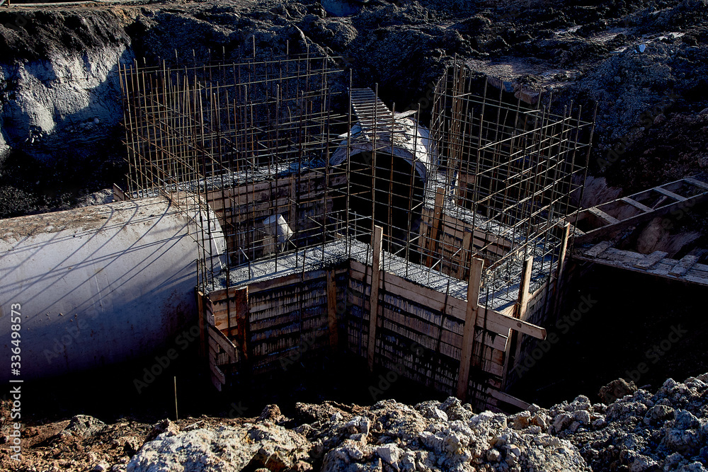 Reinforced concrete drainage pipes include a monolithic chamber Stock ...