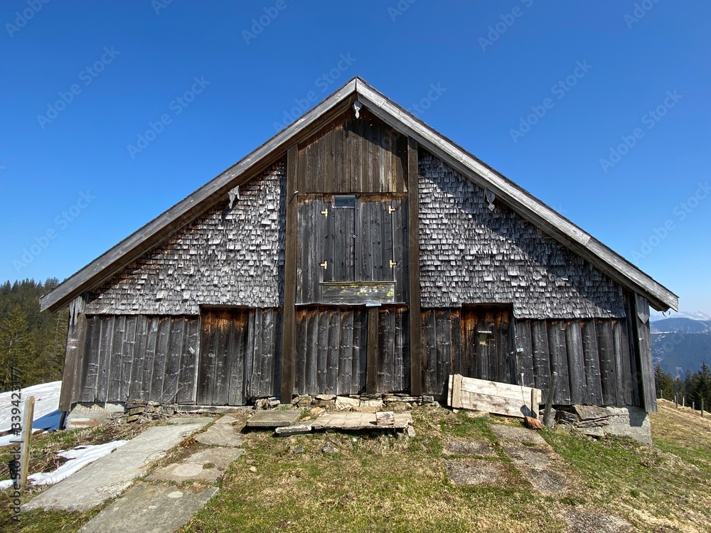 Family livestock farms and traditional rural architecture in the Alptal ...