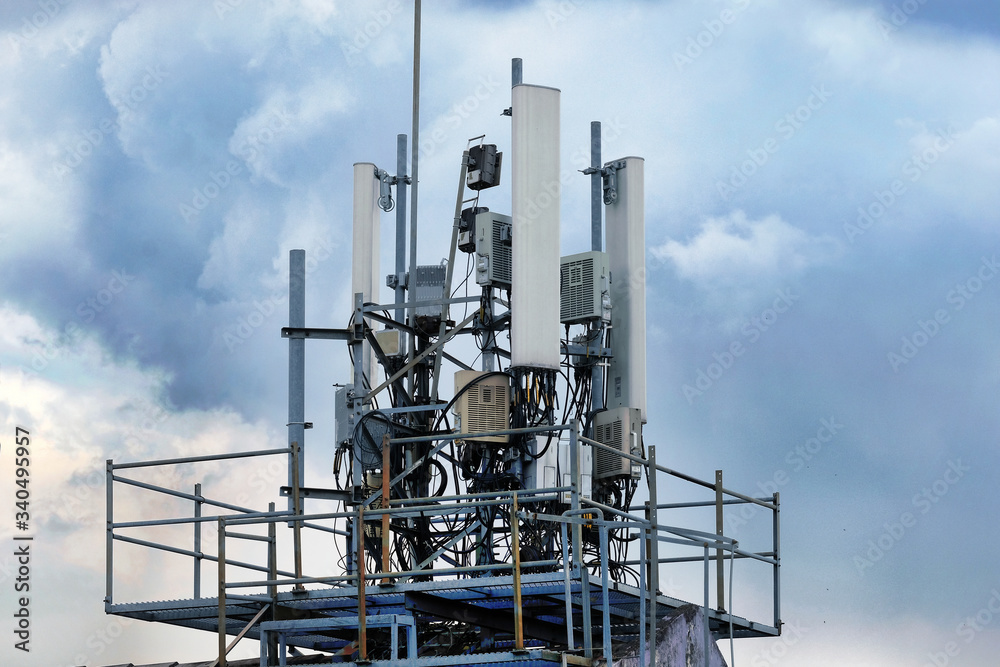 Telecommunication antennas for wireless cellular mobile and radio ...