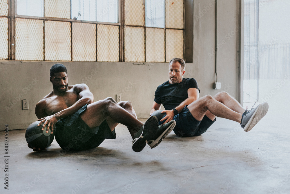 Foto Fit men doing ab workout do Stock | Adobe Stock