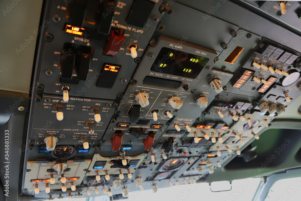 Foto Boeing 737 Overhead panel do Stock | Adobe Stock