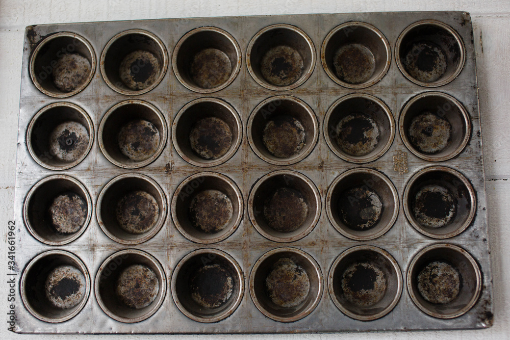 Different types of baking pans and moulds for cake, bread and muffins ...