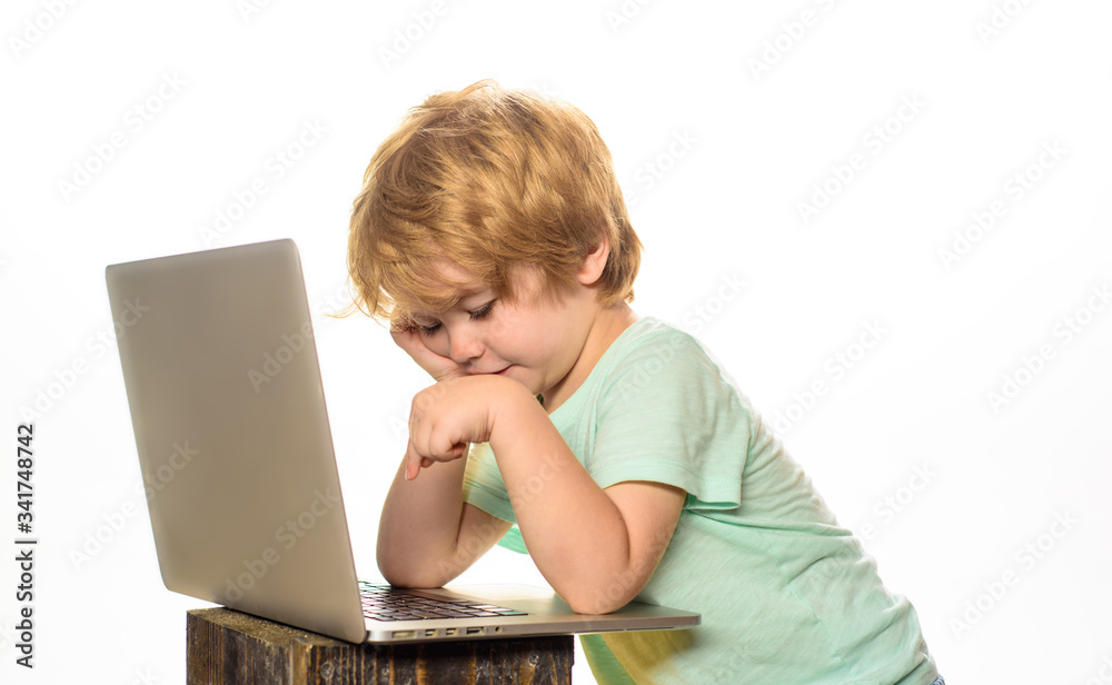 Foto Little boy with laptop computer. Elementary school. IT education ...