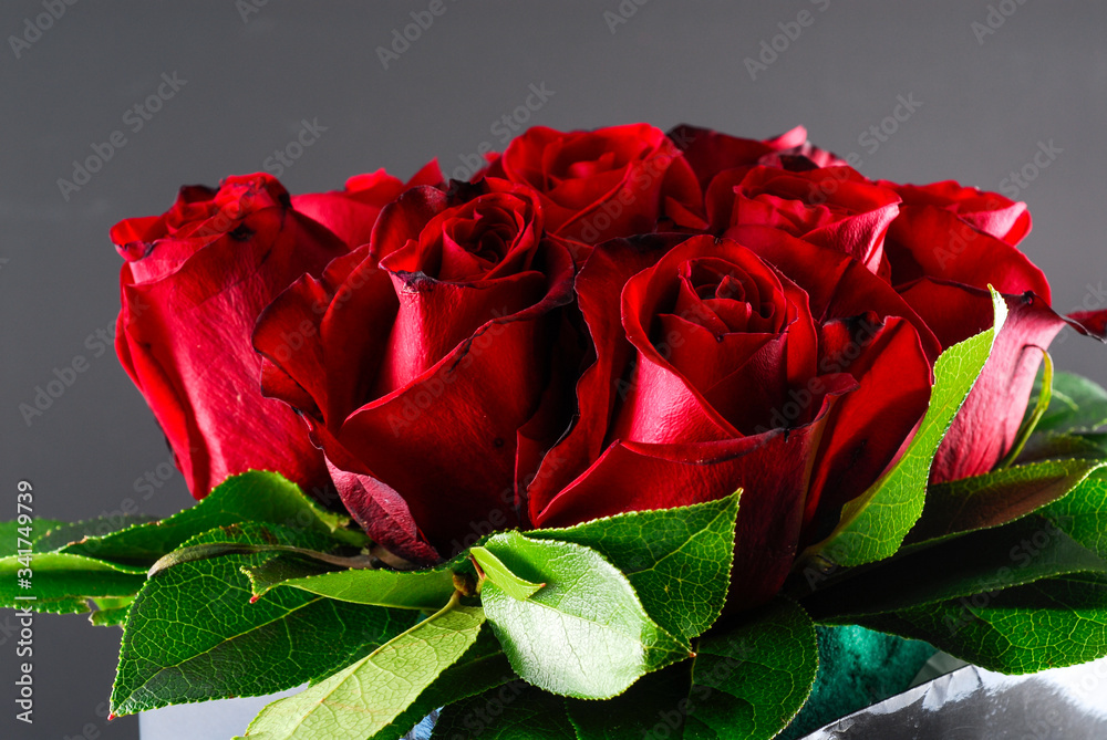 bouquet de roses rouges Stock Photo | Adobe Stock