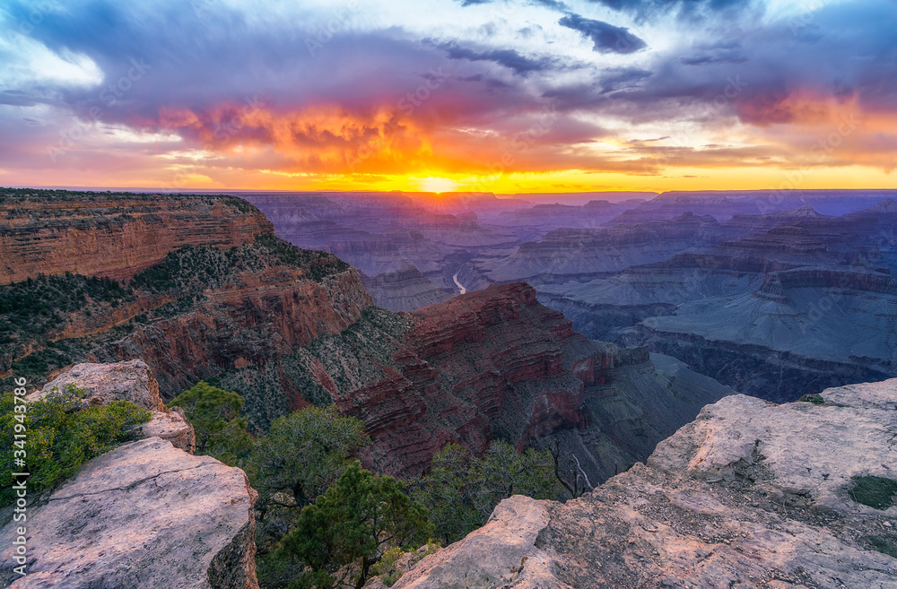 sunset at hopi point on the rim trail at the south rim of grand canyon ...
