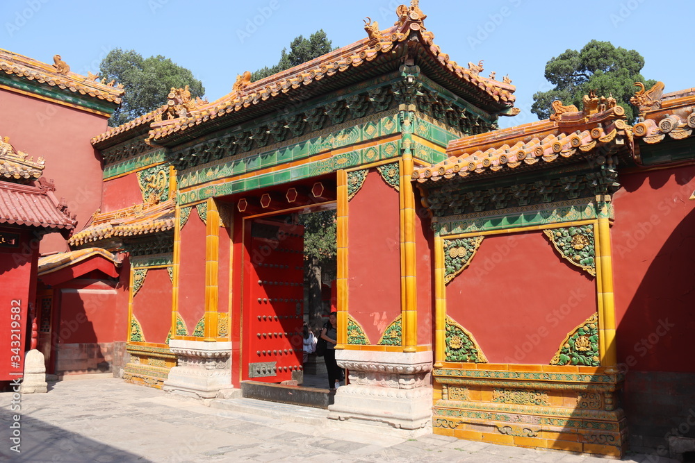 Porte d'un pavillon de la Cité interdite à Pékin, Chine Stock Photo ...