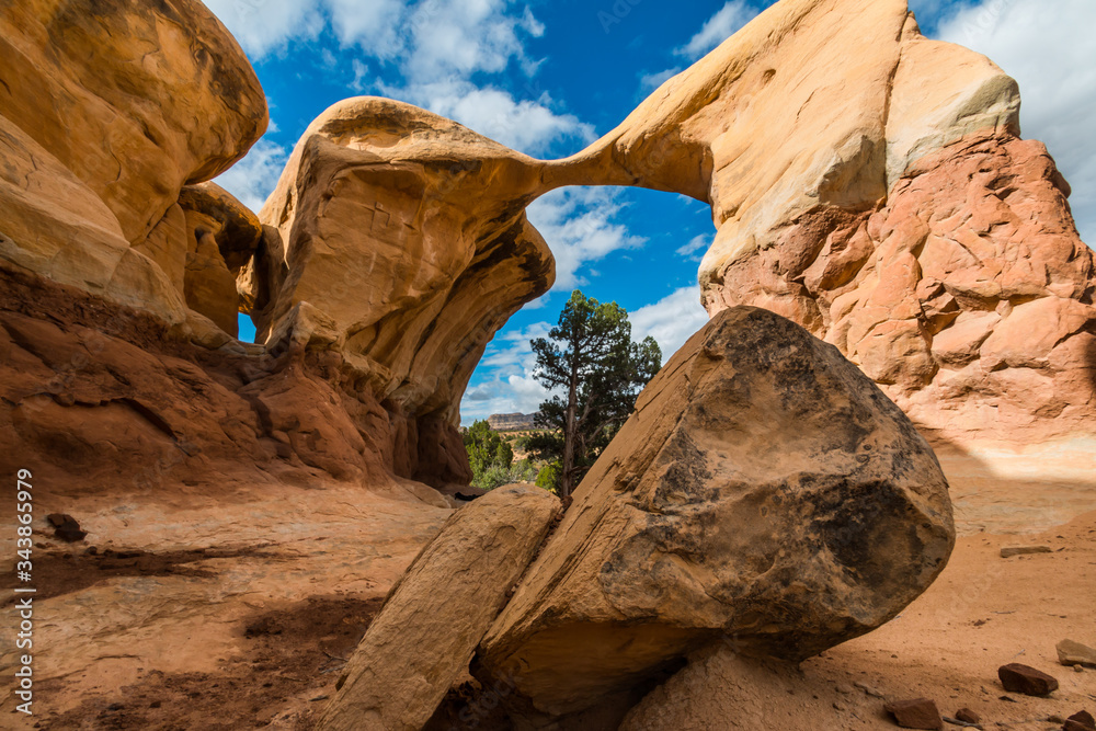Metate Arch Stands Over the Landscape of Devils Rock Garden, Grand ...