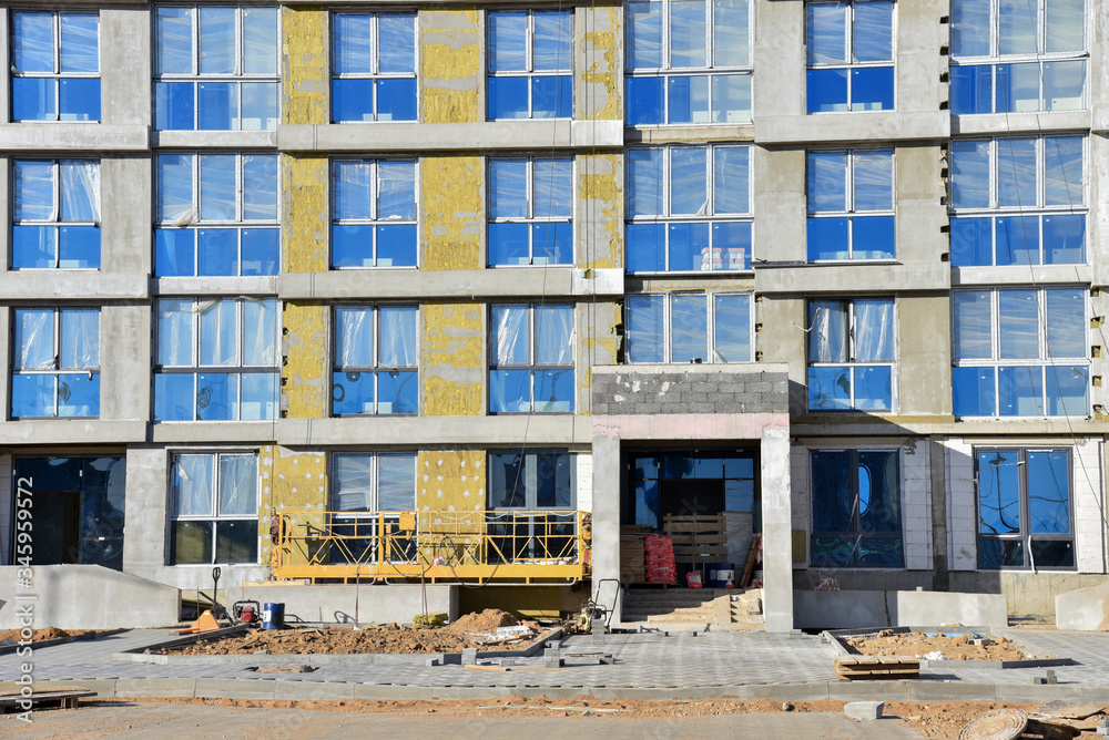 Construction of a new multi-storey building. Suspended cradle for works ...