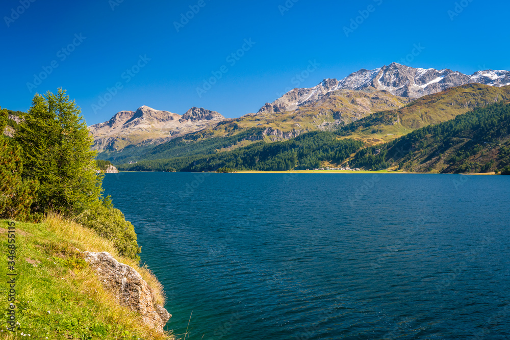 Clear morning at Lake Sils (Silsersee), in the Upper Engadine Valley ...