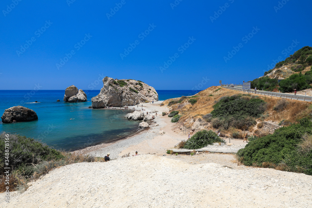 Schöne Bucht am Meer mit Felsen und Strand Stock Photo | Adobe Stock