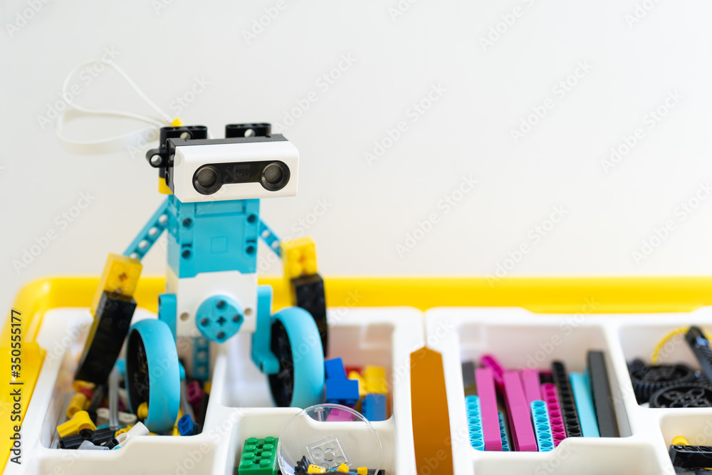 Foto Minsk, Belarus. May, 2020. The new Spike Prime Lego robot. It can ...