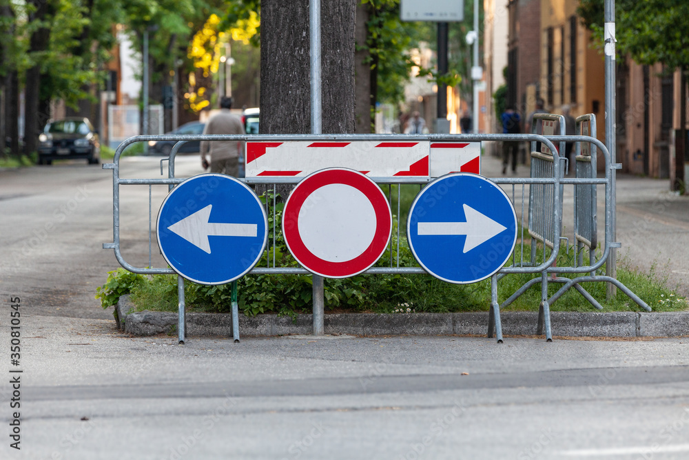 Stock-Foto „Road signs. Deviation on the route, signaling of an ...