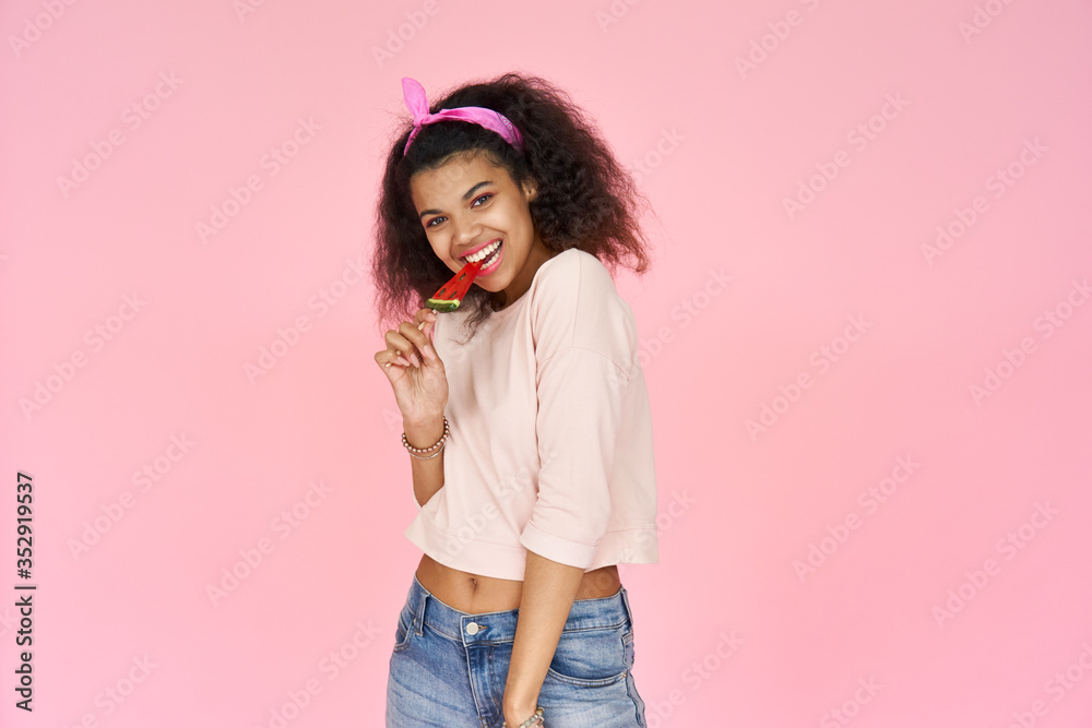 Foto de Stock Happy cool gen z african american pretty gen z teen girl ...