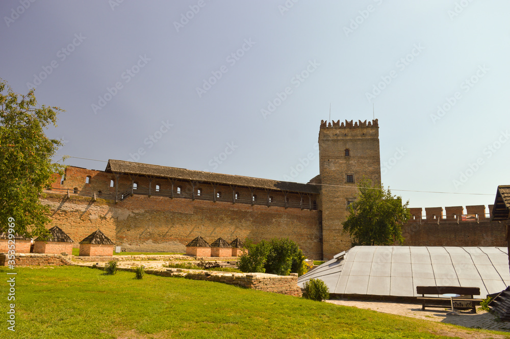Foto Lubart Castle is a fort located in Lutsk, Volinia Oblast, Ukraine ...