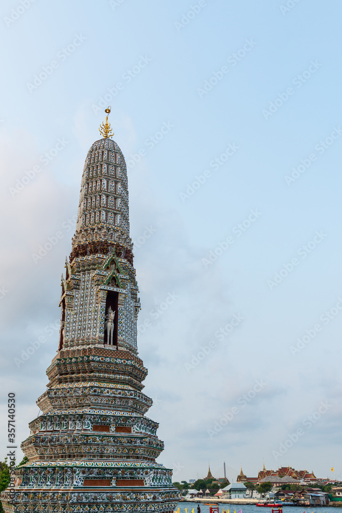 Viewpoint from Prang Wat Arun (Temple of Dawn) can see The Chaophraya ...