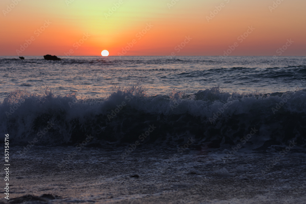 Photo Stock Mare mosso e tramonto | Adobe Stock