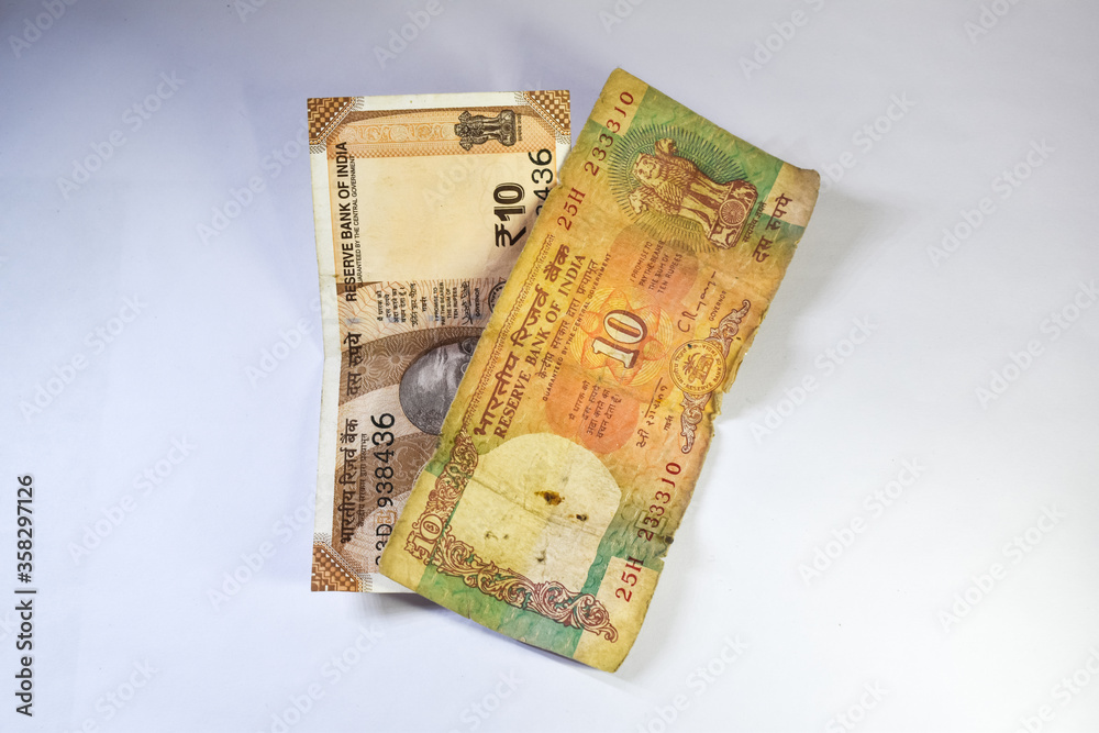 Old 10 rupees Indian currency note and new 10 rupees currency notes ...