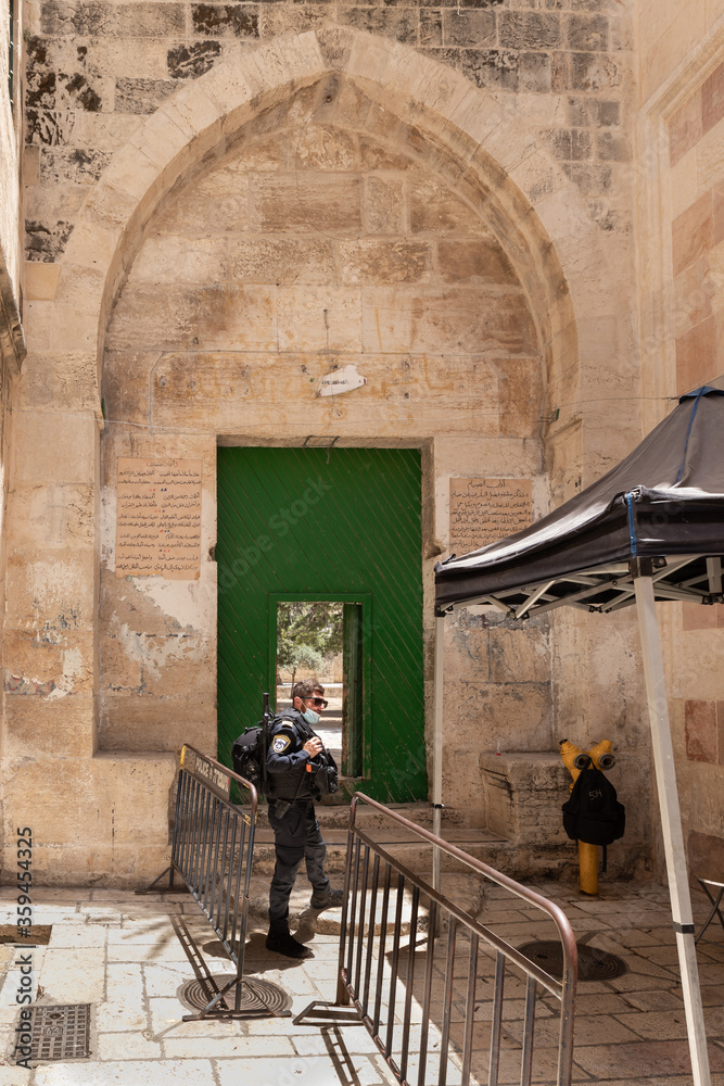 MAGAV fighter - border guard guards the Iron Gate - Bab al-Hadid ...