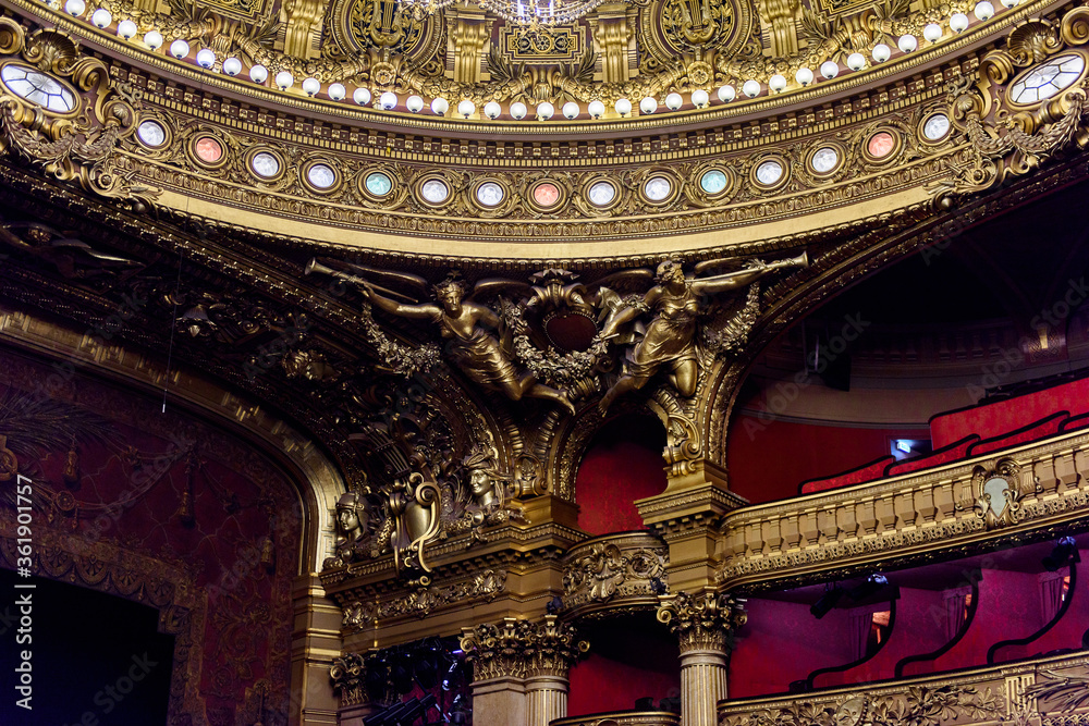 Foto de Stock PARIS - APRIL 1, 2018: Auditorium of the Palais Garnier ...