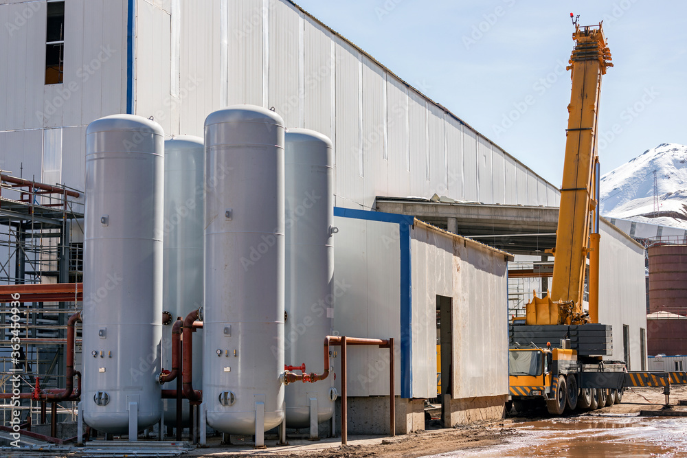 Pressure vessels of the vertical cylindrical and process piping in the ...