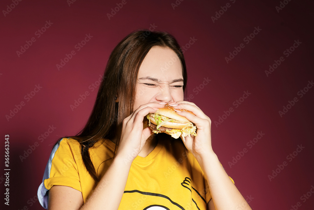 fUNNY COMIC PHOTO OF EATING BURGER GIRL WITH GREAT WISH on pink ...