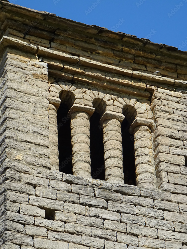 Stock-Foto „Detail of trifora window in the bell tower of the Mozarab ...