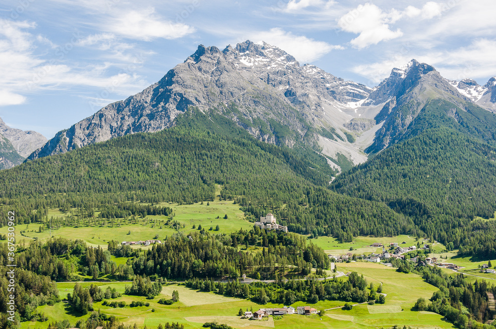 Scuol, Tarasp, Unterengadin, Bergdorf, Schloss, Fontana, Vulpera ...