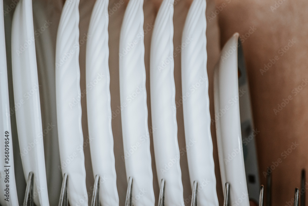 ภาพถ่าย Stock Close up picture of plates standing in one line on brown ...