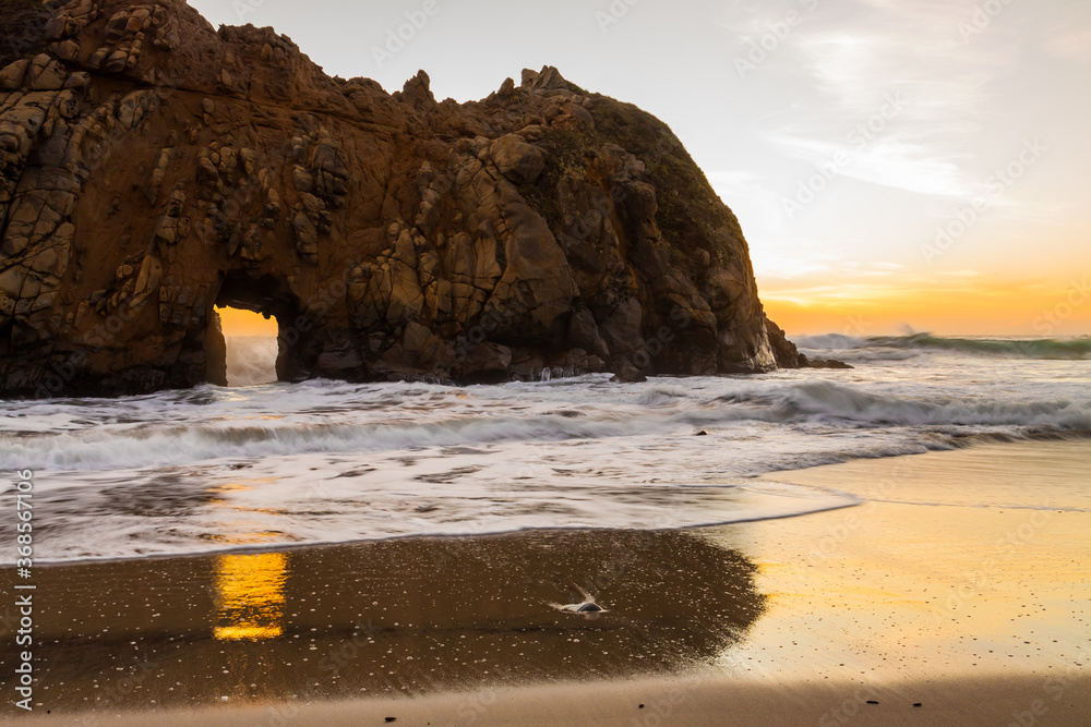 Sunset Through Portal of Keyhole Arch aka Pfeiffer Beach Arch at ...