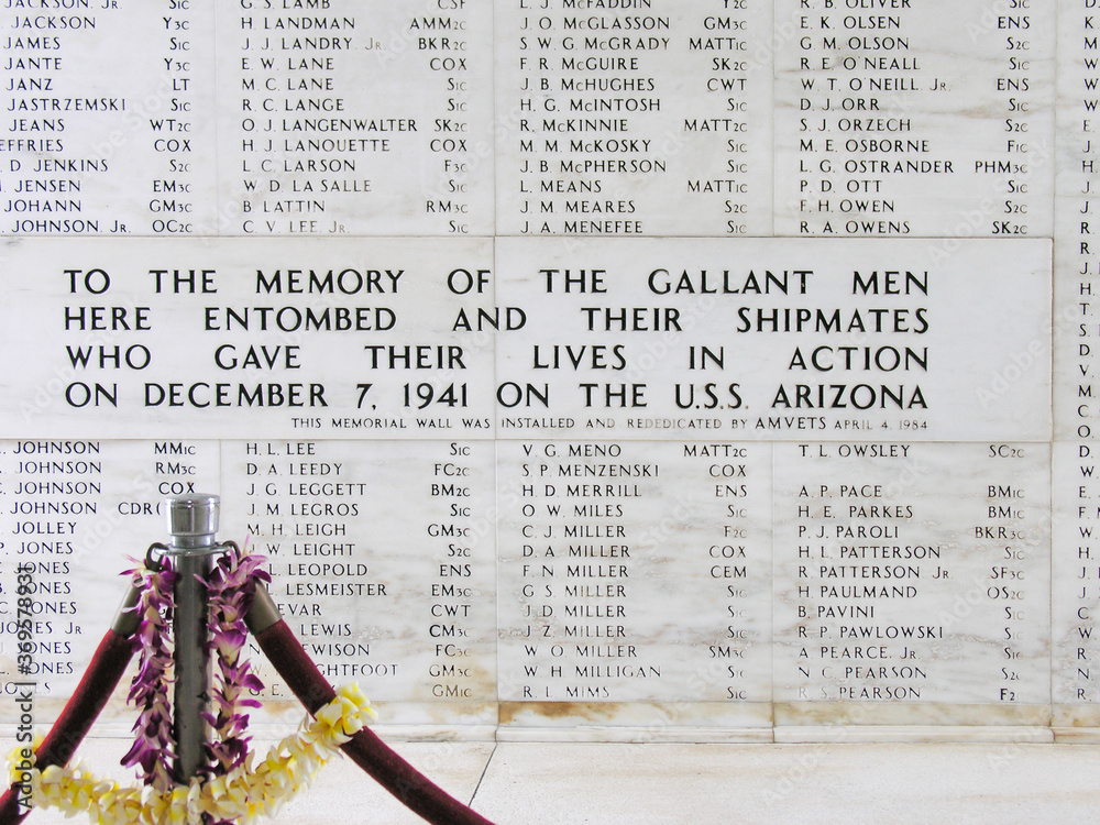 Memorial sign to soldiers who fought and died on the USS Arizona at ...