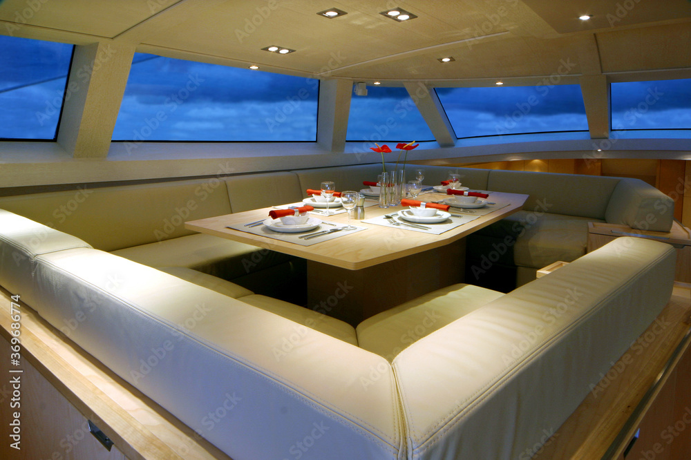 Foto de Stock Interior of a superyacht. Dining table. Set table ...