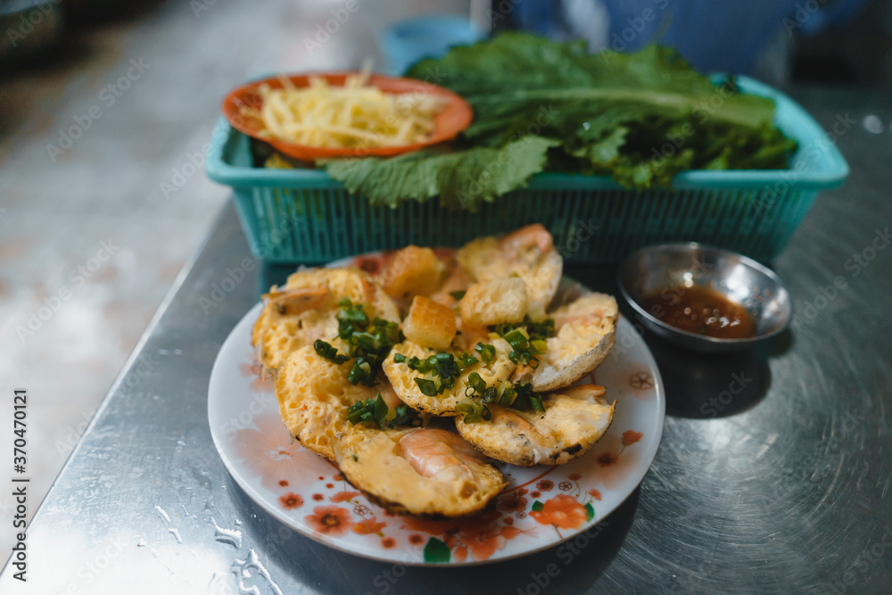 Photo Stock Vietnamese street food "banh can" make by rice powder with ...