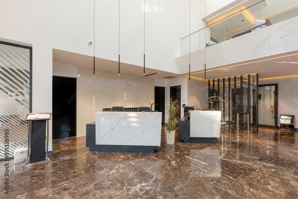 Foto de Stock Interior of a luxury hotel lobby with marble floor ...