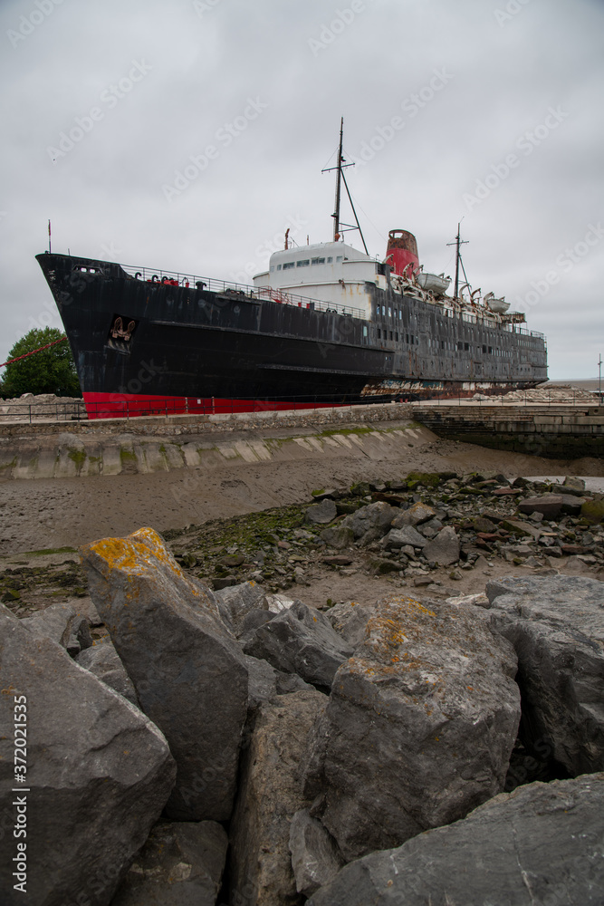 Foto de Stock Mostyn Docks, River Dee, North Wales, UK. TSS Duke of ...