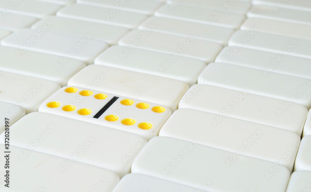Foto fichas de domino, secuencia de fichas de domino, juego de domino ...