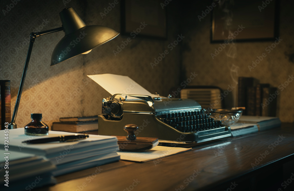 Foto stock di Vintage film noir office desk with old typewriter Adobe Stock
