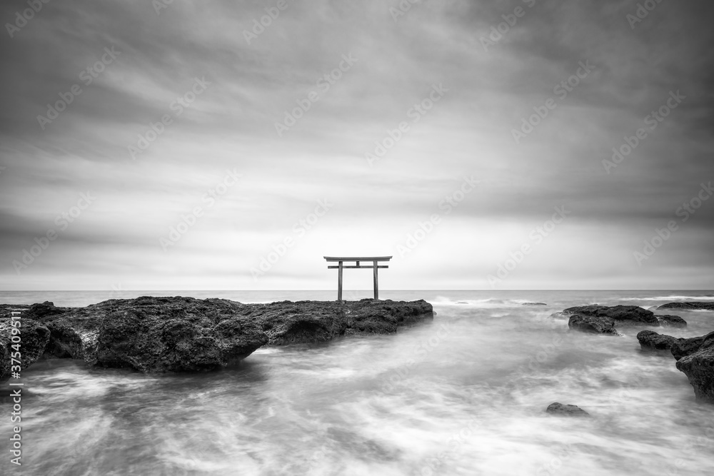 Stock-Foto „Torii gate of the Oarai Isosaki Shrine, Ibaraki Prefecture ...