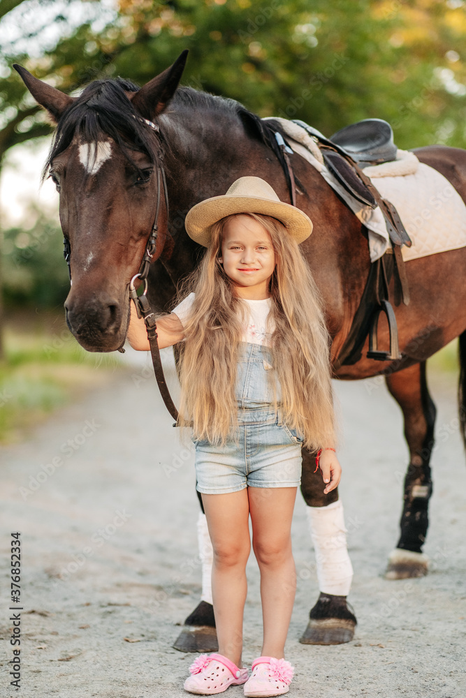 Friendship of a child with a horse. Treating autism with a horse ...