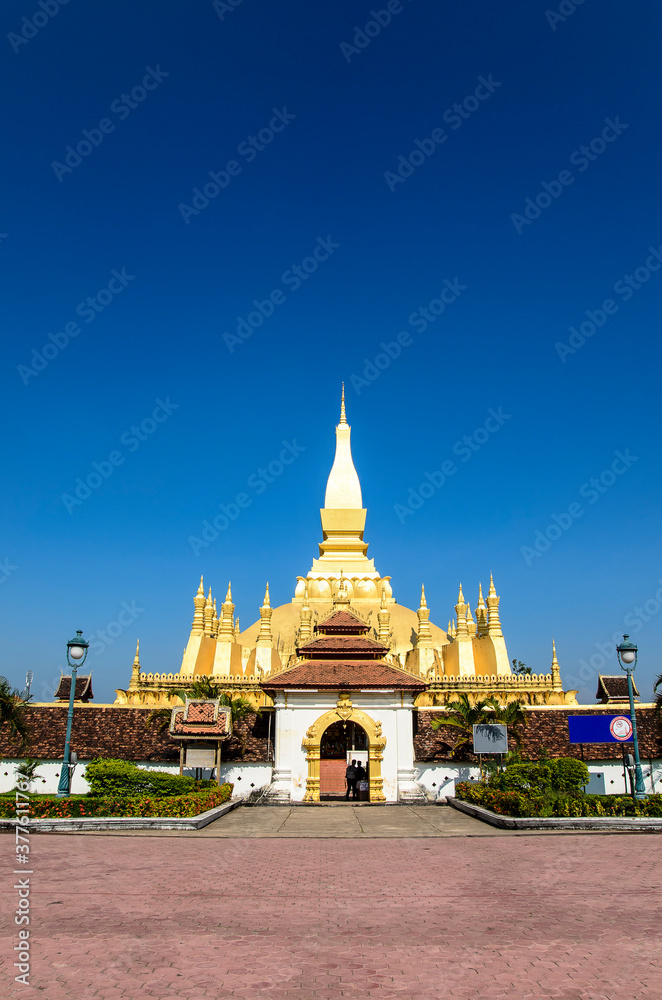 Foto de Stock Pha That Luang Temple, The Golden Pagoda in VIENTIANE ...