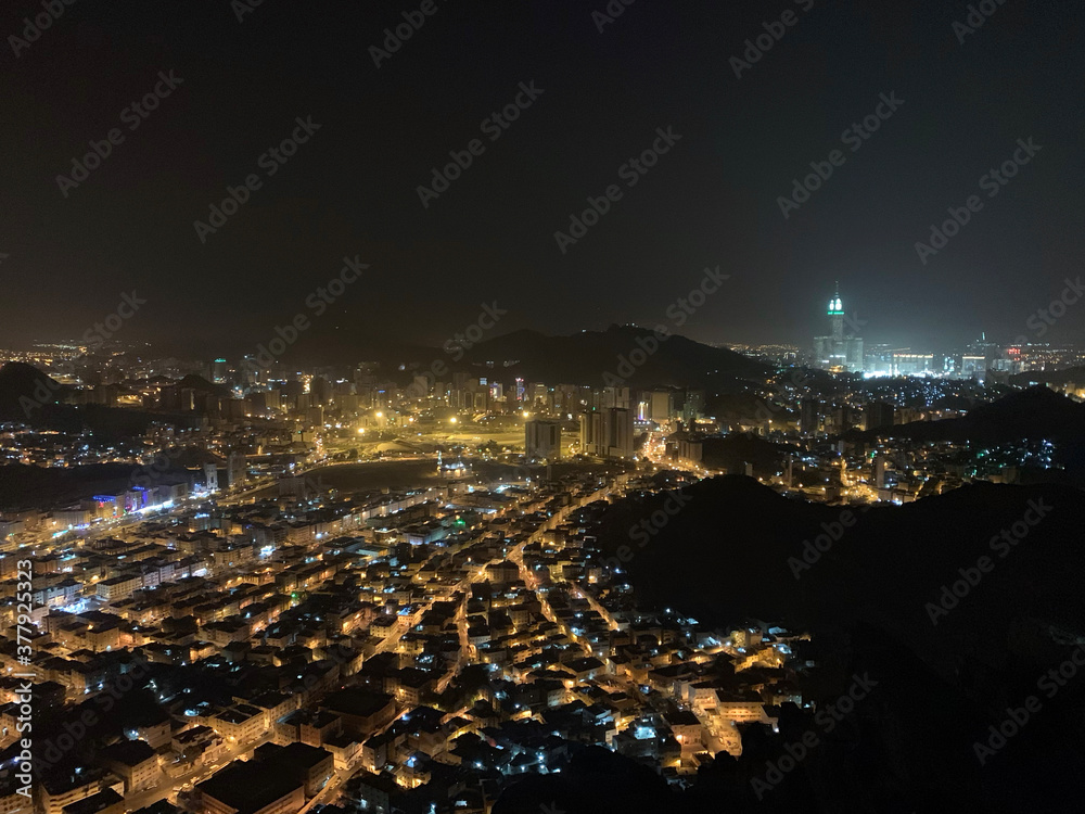 Stock-Foto „View of Makkah from Jabal Al-Noor, Cave of Hira at night ...