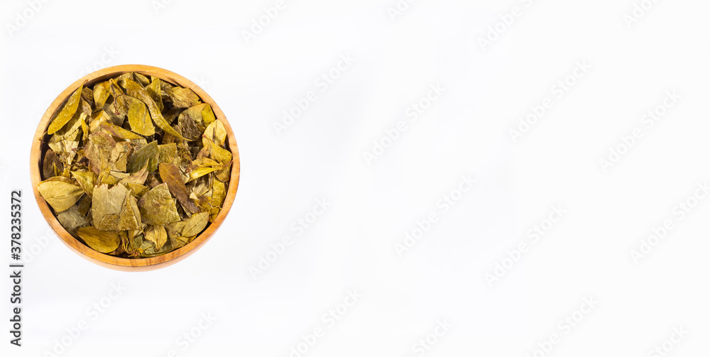 Erythroxylum coca - Dried Peruvian coca leaves in the bowl Stock Photo ...