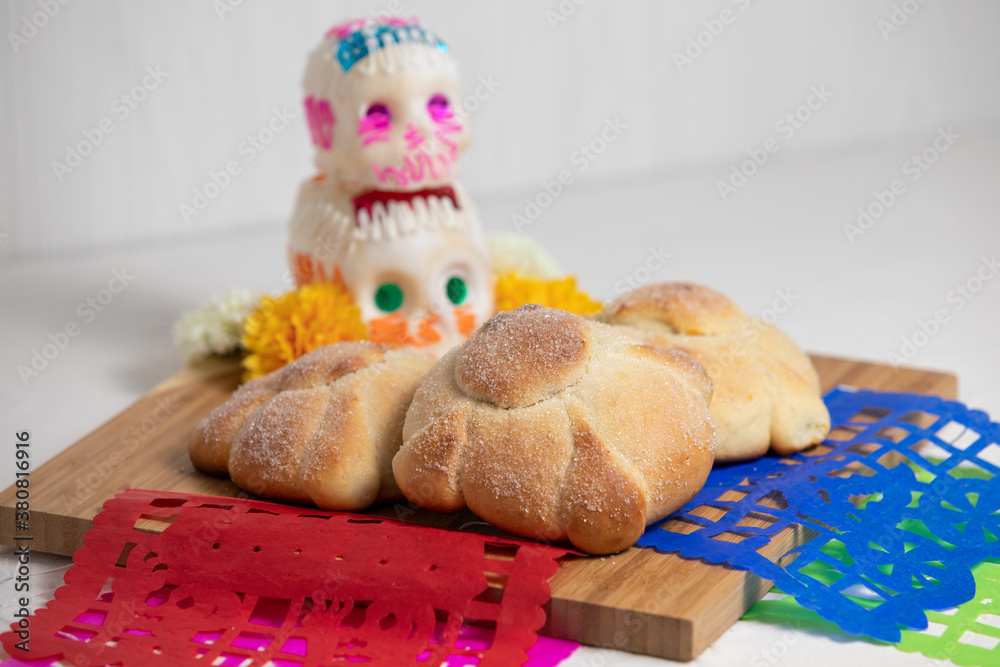 vSweetbread called Bread of the Dead (Pan de Muerto), Day of the dead ...