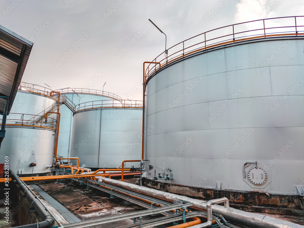 Crude oil export factory industry And oil storage tank . industrial ...