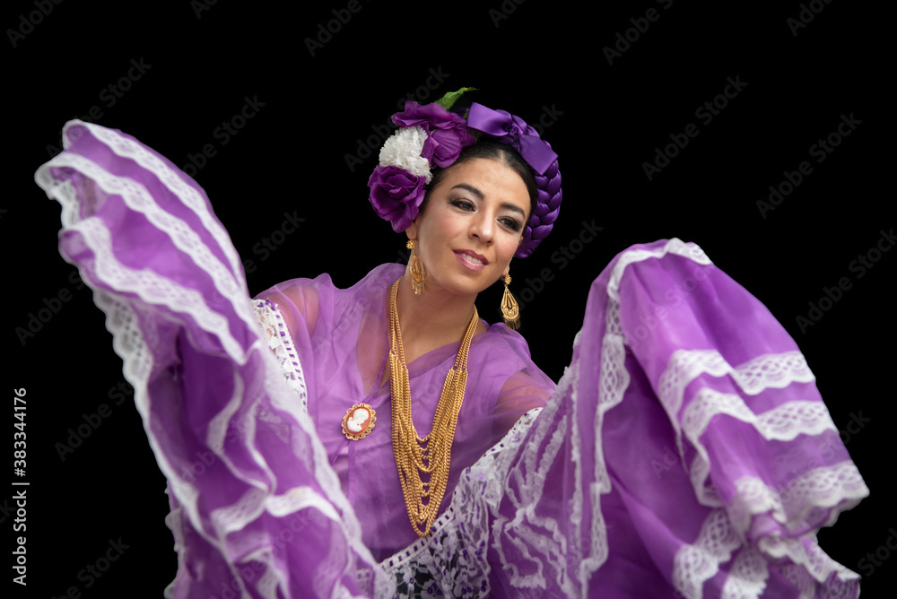 bailarina mexicana del estado de veracruz conun vestido morado trenza y ...