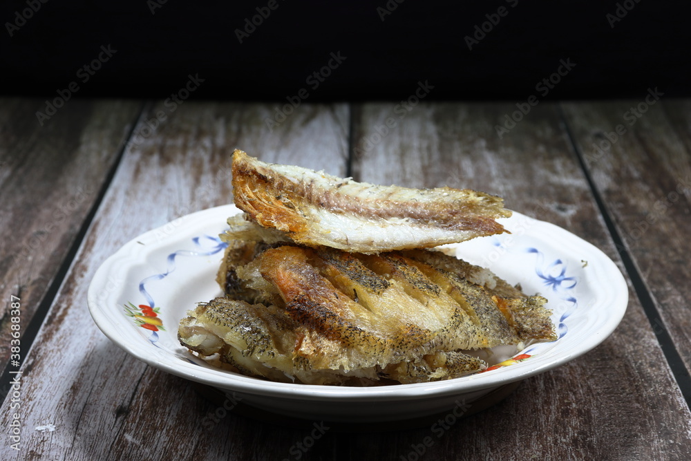 Stock-Foto „Deep fried gourami fish meat without bone on the plate ...