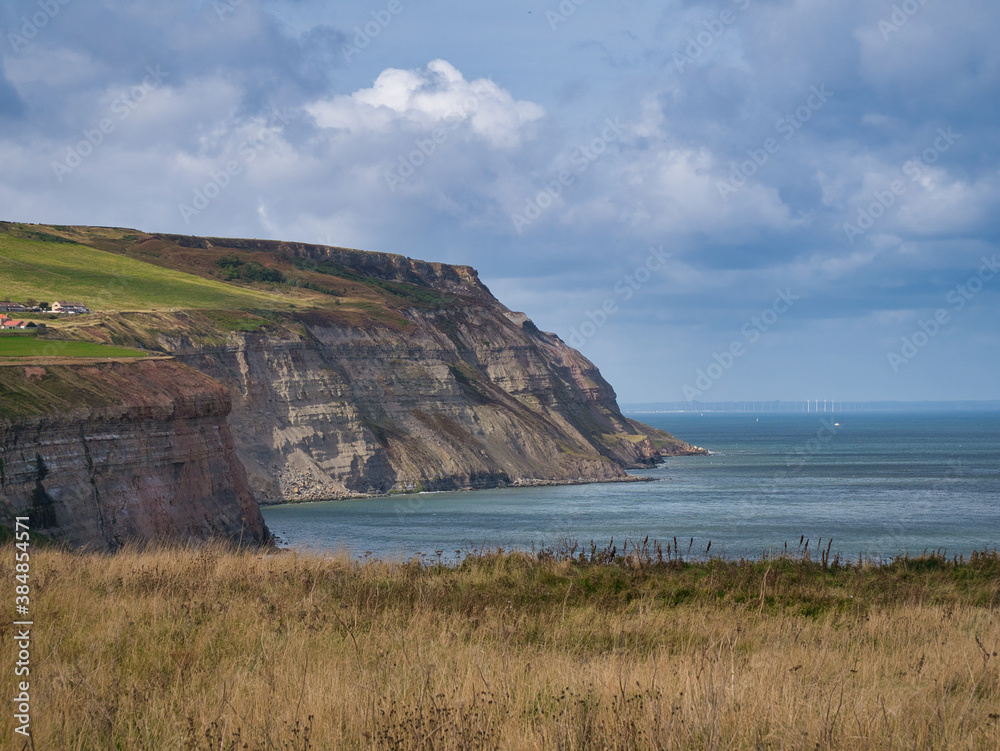 Foto The North Yorkshire coast from the Cleveland Way near Cowbar ...
