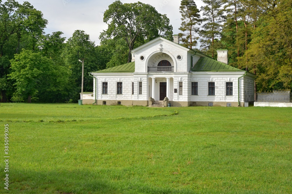 Kachanivka, Ukraine - June 2020: Beautiful ancient Tarnovsky palace and ...