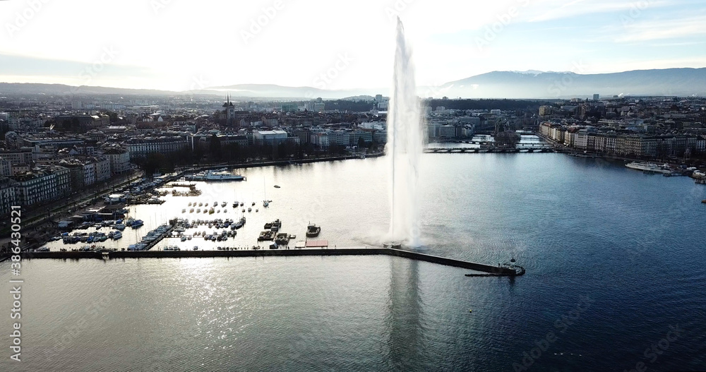Vue aérienne de la ville de Genève photographiée par un drone en 4k ...