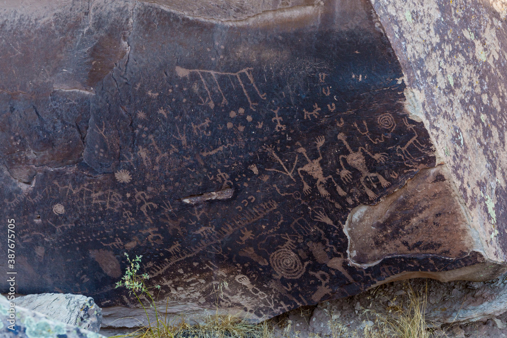 Ancient petroglyphs drawn by the Pueblo people 800-1200 years ago in ...